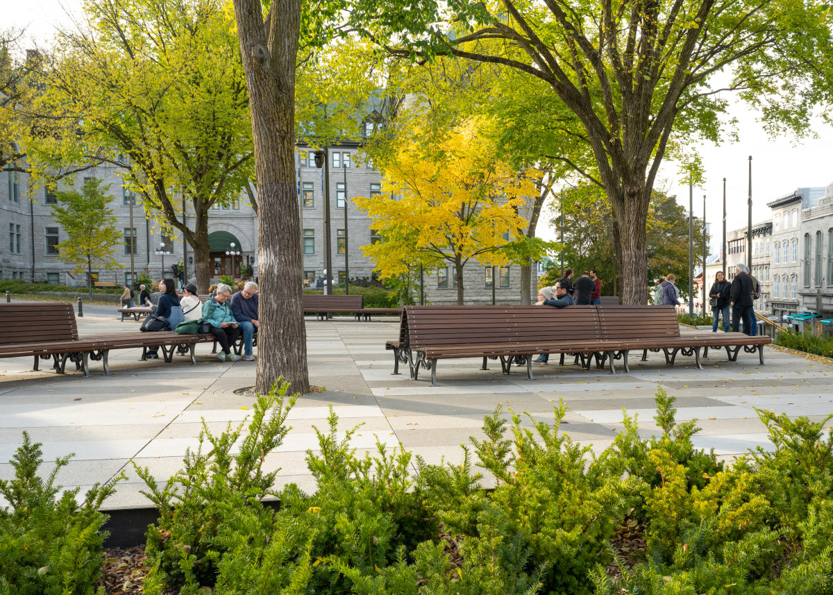Aménagement place Hôtel de Ville de Québec - Morelli mobilier urbain